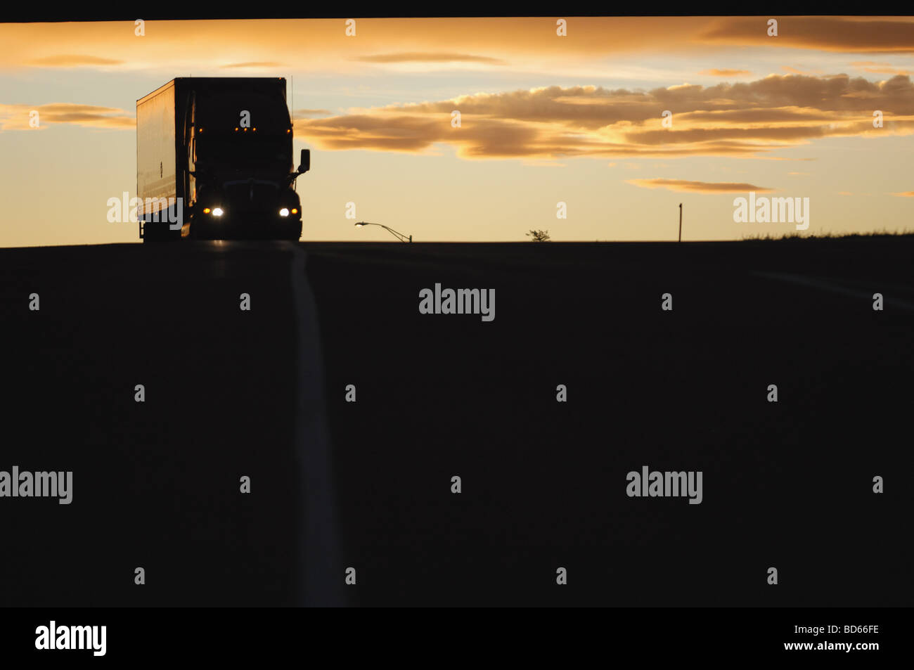 18 wheeler hi-res stock photography and images - Alamy