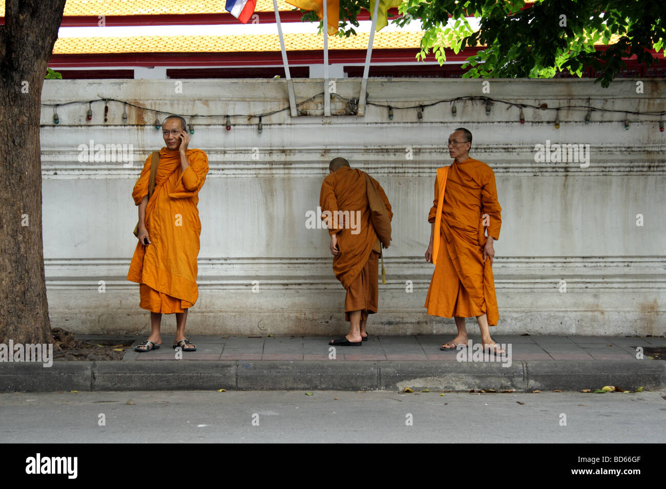 Buddhist monks on street hi-res stock photography and images - Alamy