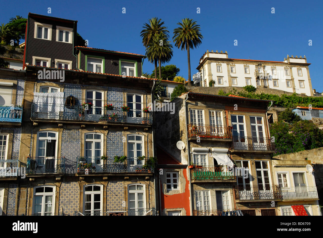 Porto (Portugal) : Houses along the quays Stock Photo - Alamy