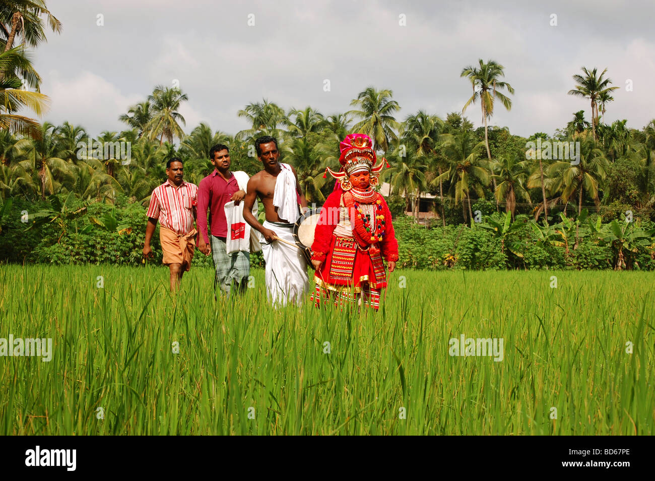 Aadi vedan theyyam from kerala hi-res stock photography and images - Alamy