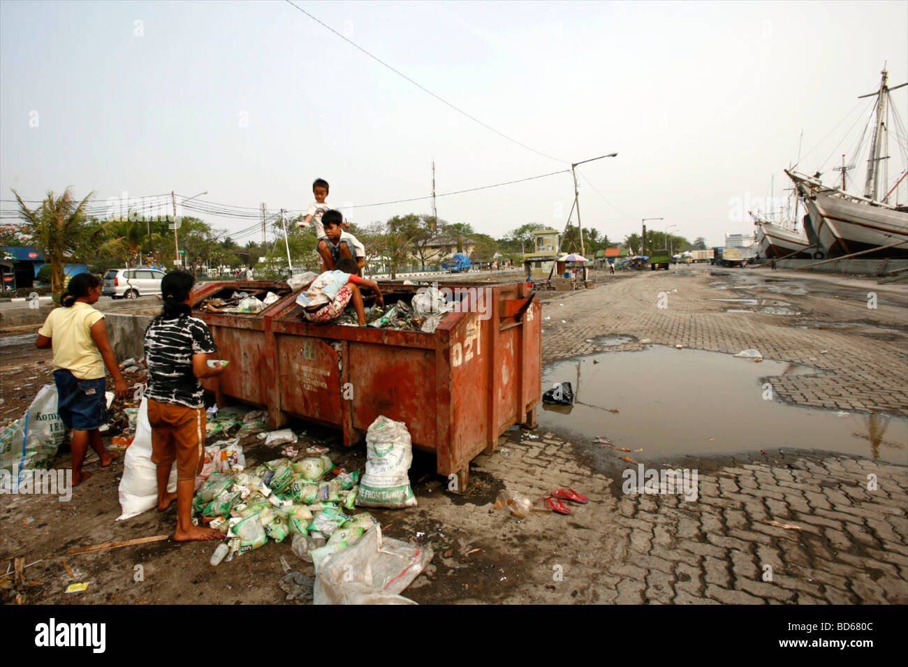 Indonesia, Java (island): the harbour in Jakarta Stock Photo - Alamy