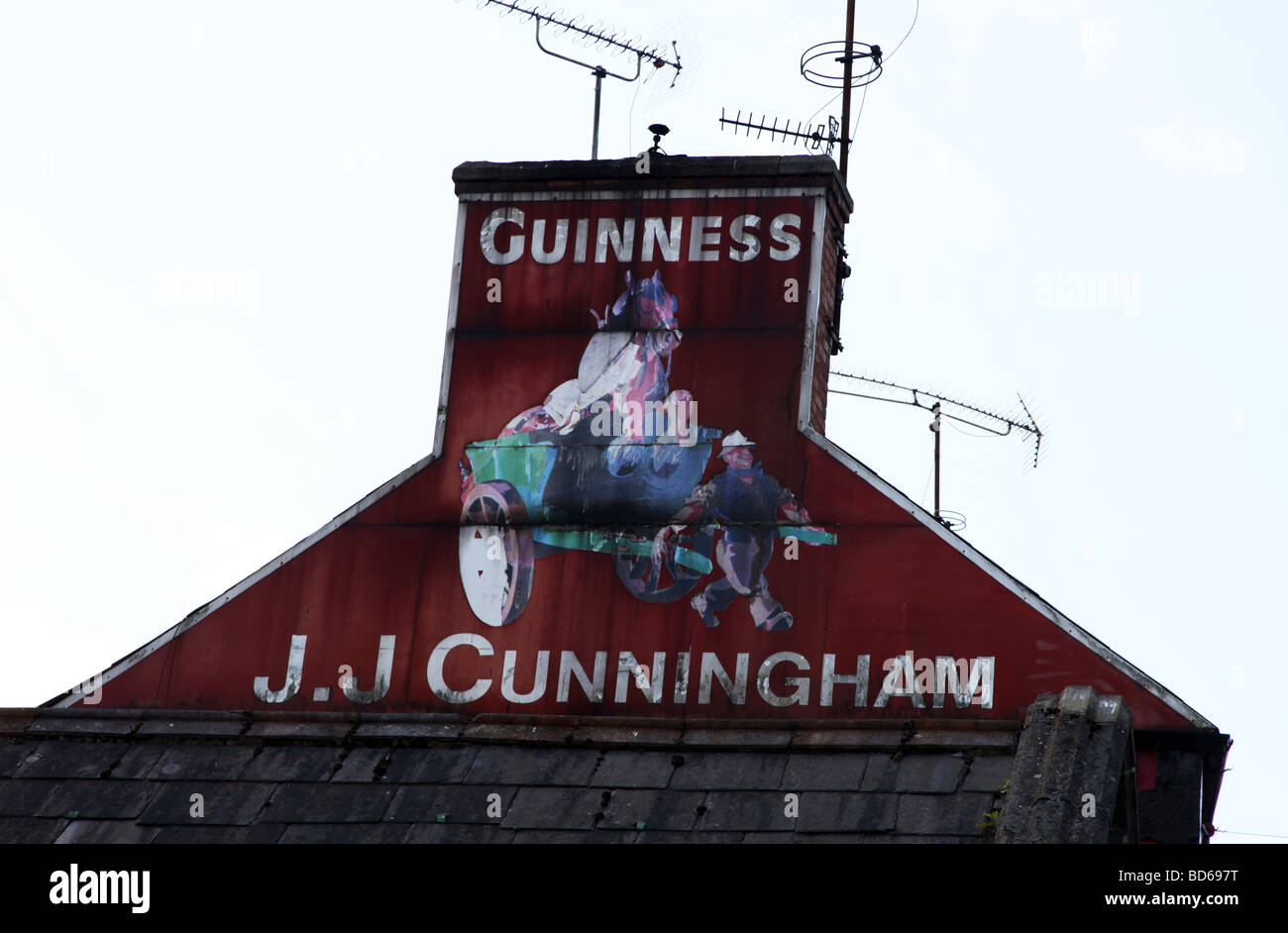 old style Guinness advertisement on gable end Carrickmacross Stock ...