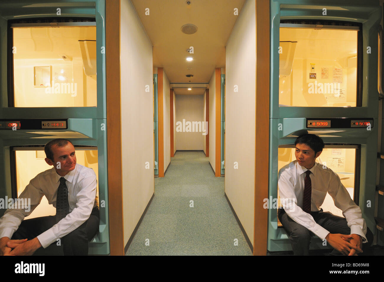 Sleeping capsules in capsule hotel hi-res stock photography and images ...