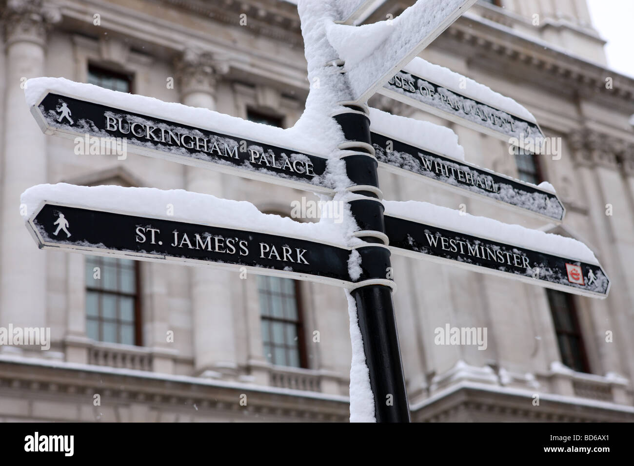 London sign in the snow Stock Photo - Alamy