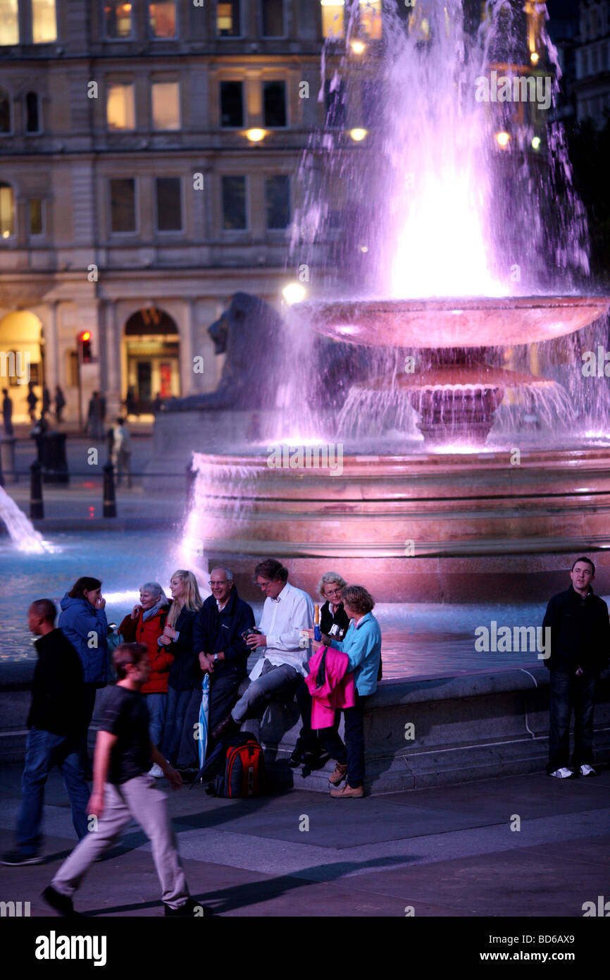 Fountain in Trafalgar Square at night Stock Photo - Alamy