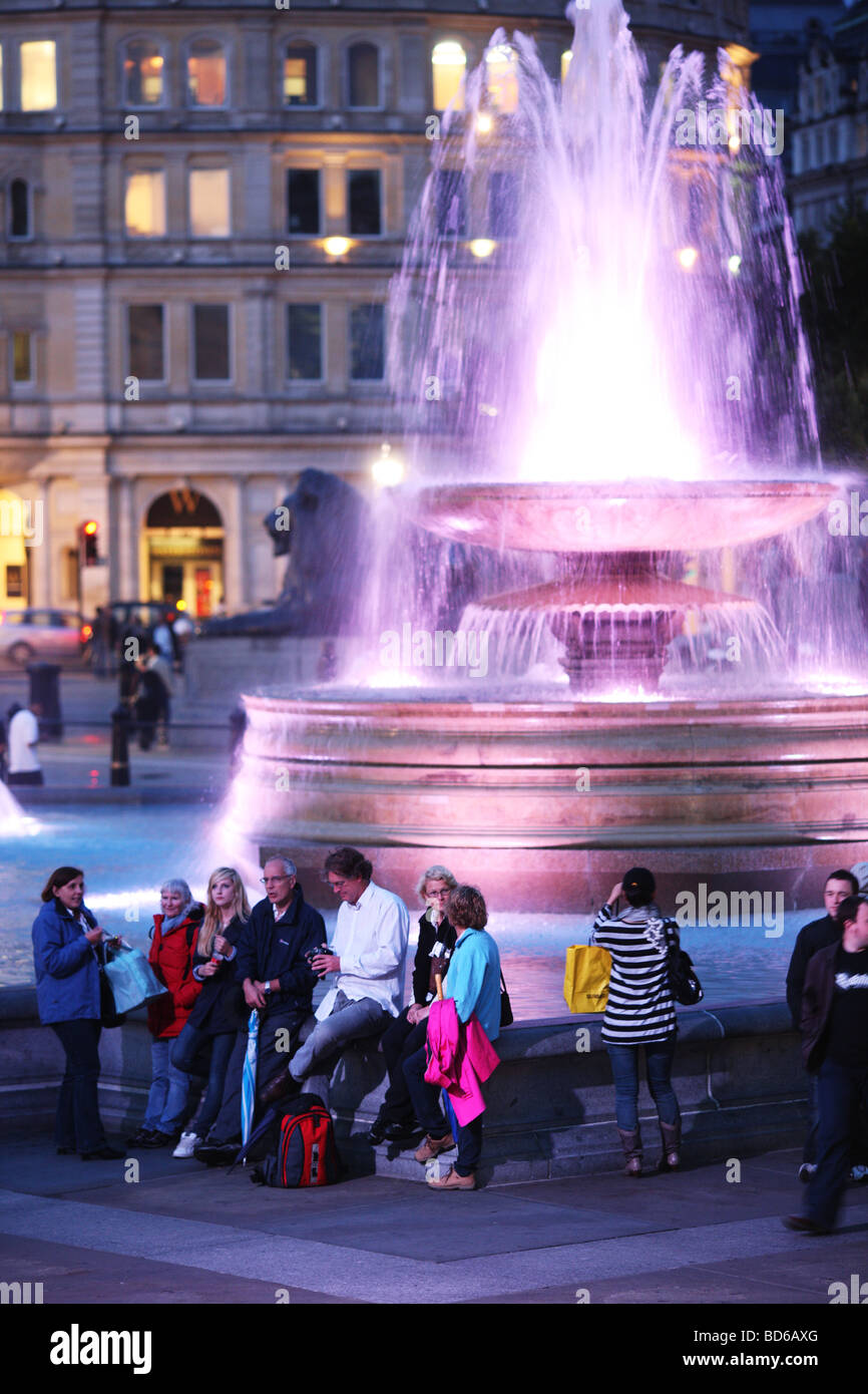 Fountain in Trafalgar Square at night Stock Photo - Alamy