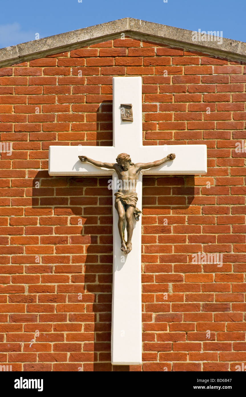Jesus on cross statue hi-res stock photography and images - Alamy