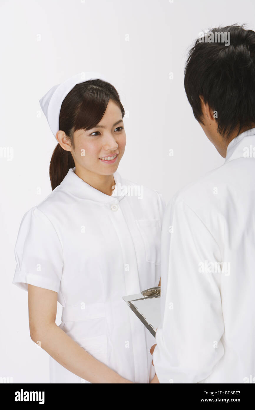 Nurse assisting doctor Stock Photo - Alamy