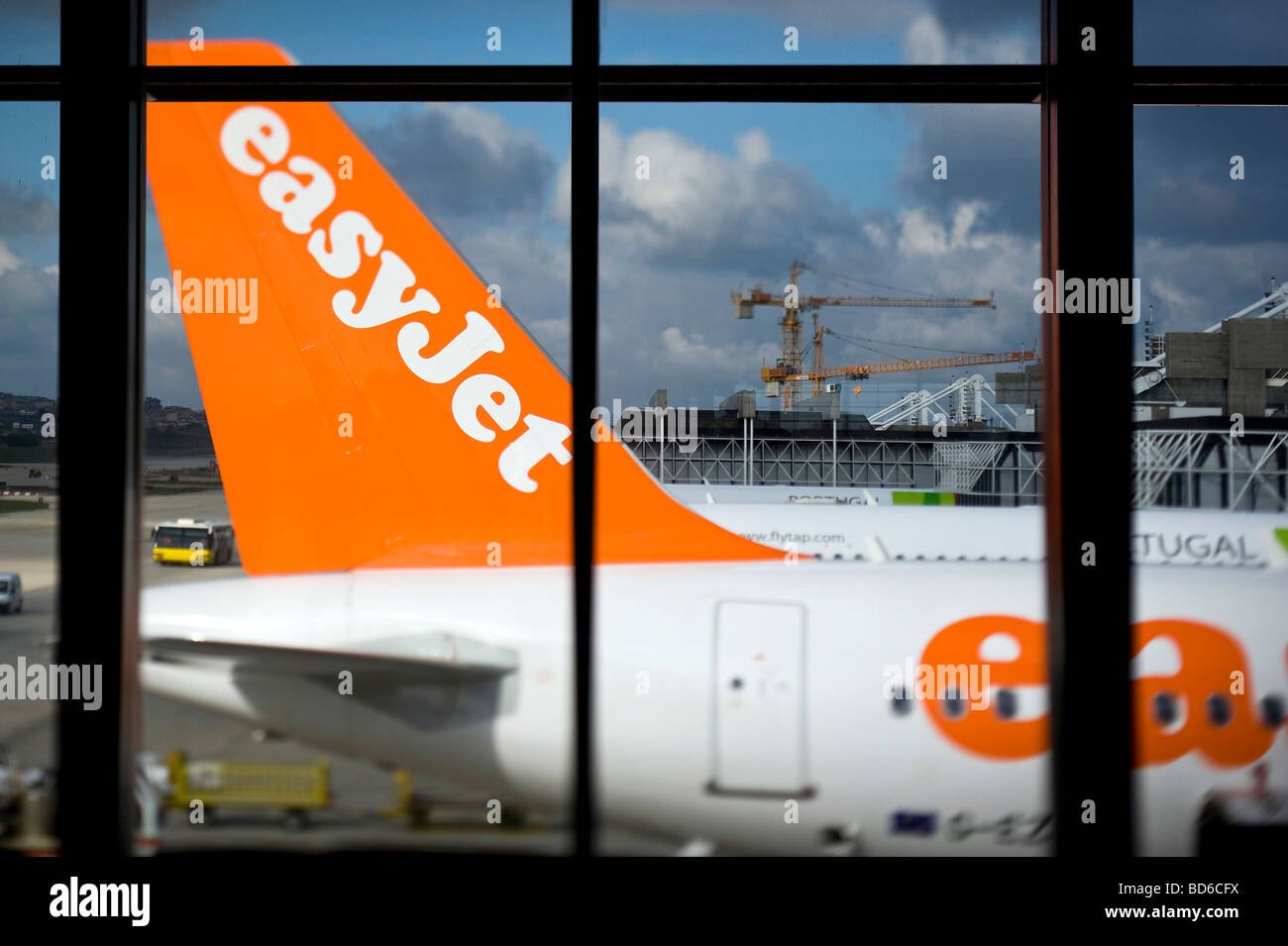 Airplane of the low cost airline company "Easyjet Stock Photo - Alamy