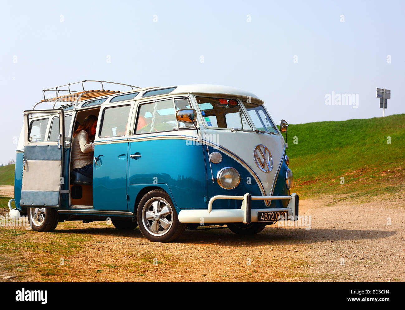 Vw bus transporter hi-res stock photography and images - Alamy