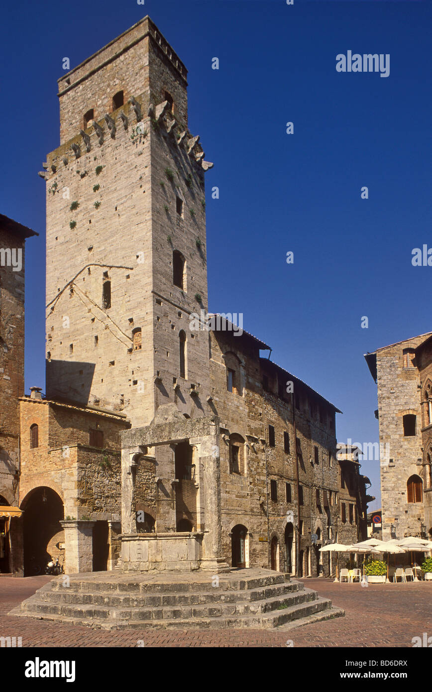 Piazza della Cisterna Tuscany San Gimignano Italy Stock Photo - Alamy
