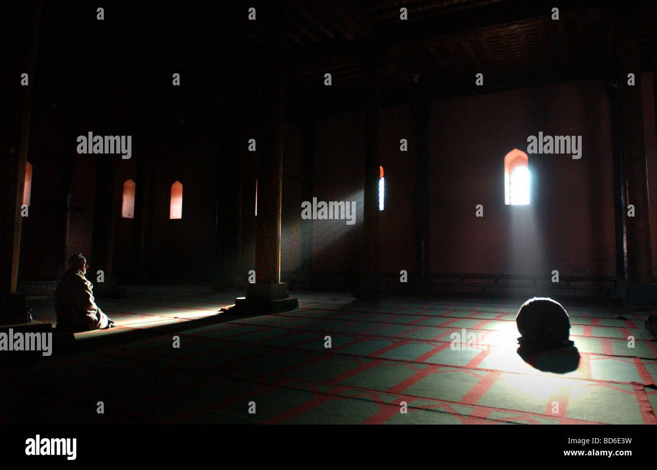 Kashmiri men pray inside the Jama Masjid mosque during Ramadan in ...