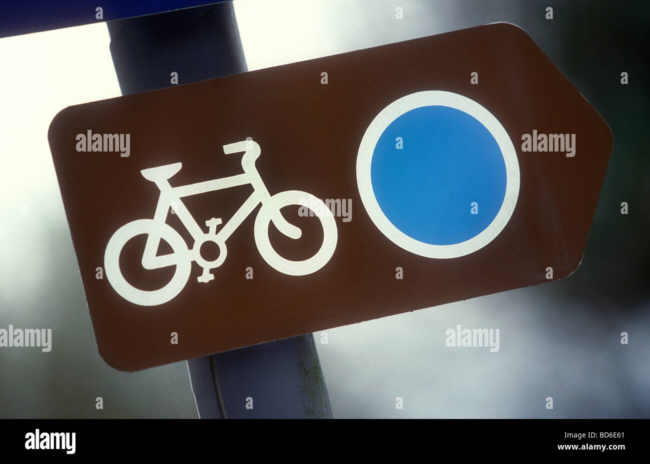 Cycle route sign UK Stock Photo - Alamy