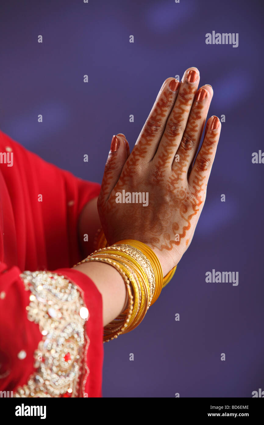 hindu woman praying Stock Photo - Alamy