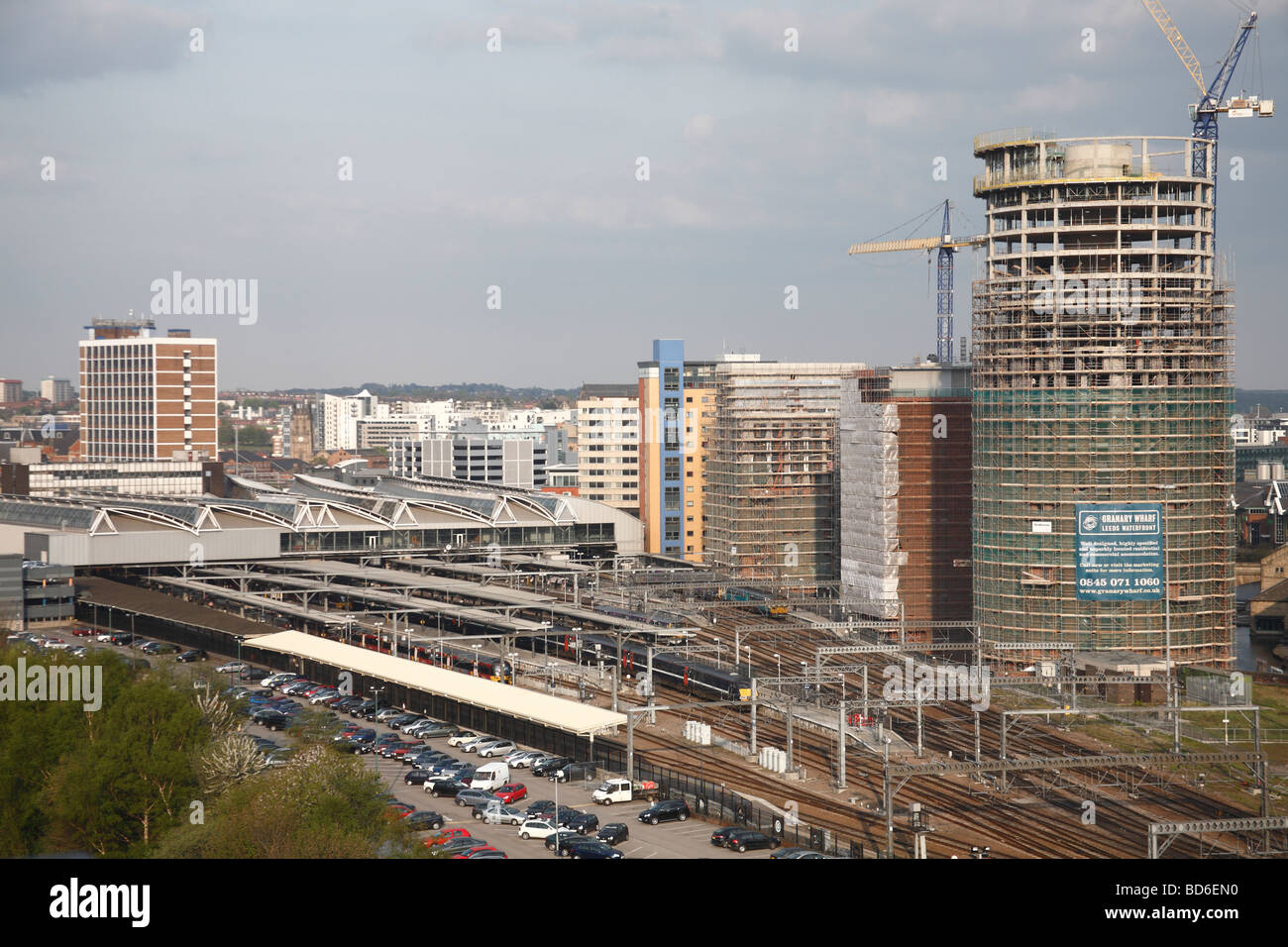 Round building leeds hi-res stock photography and images - Alamy