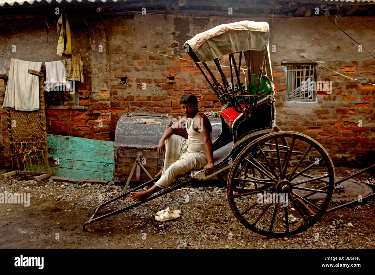 Kolkata s Calcutta rickshaw pullers wake around 5 am in their deera on ...