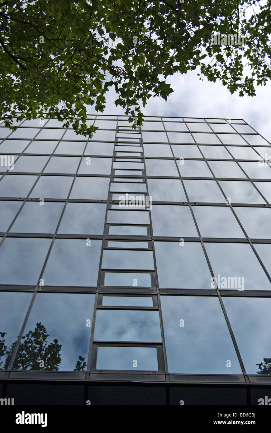 High glass building hi-res stock photography and images - Alamy