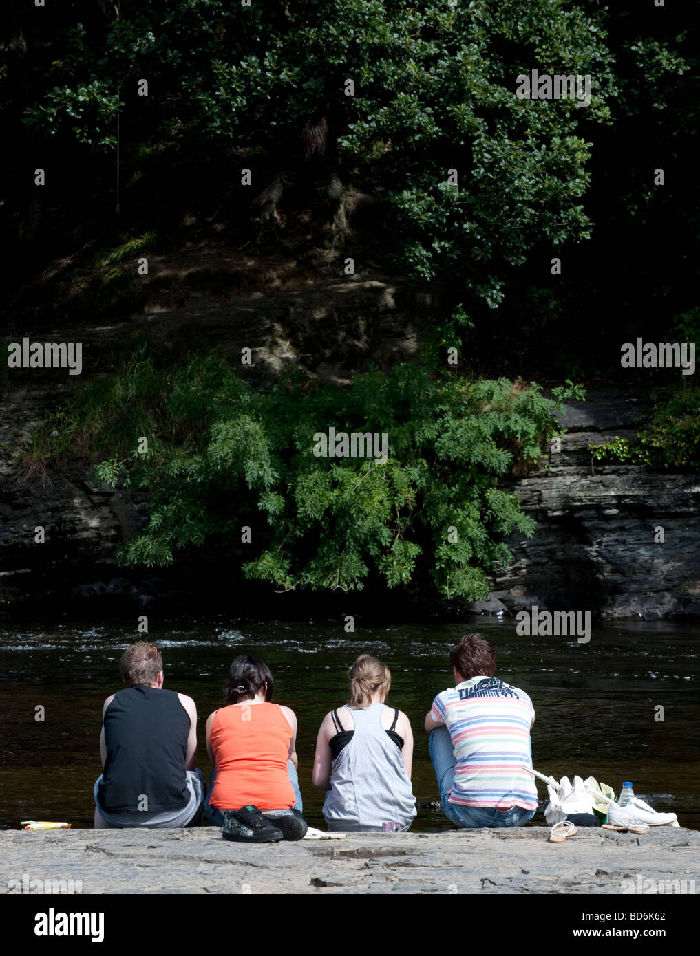 People sitting by river hi-res stock photography and images - Alamy