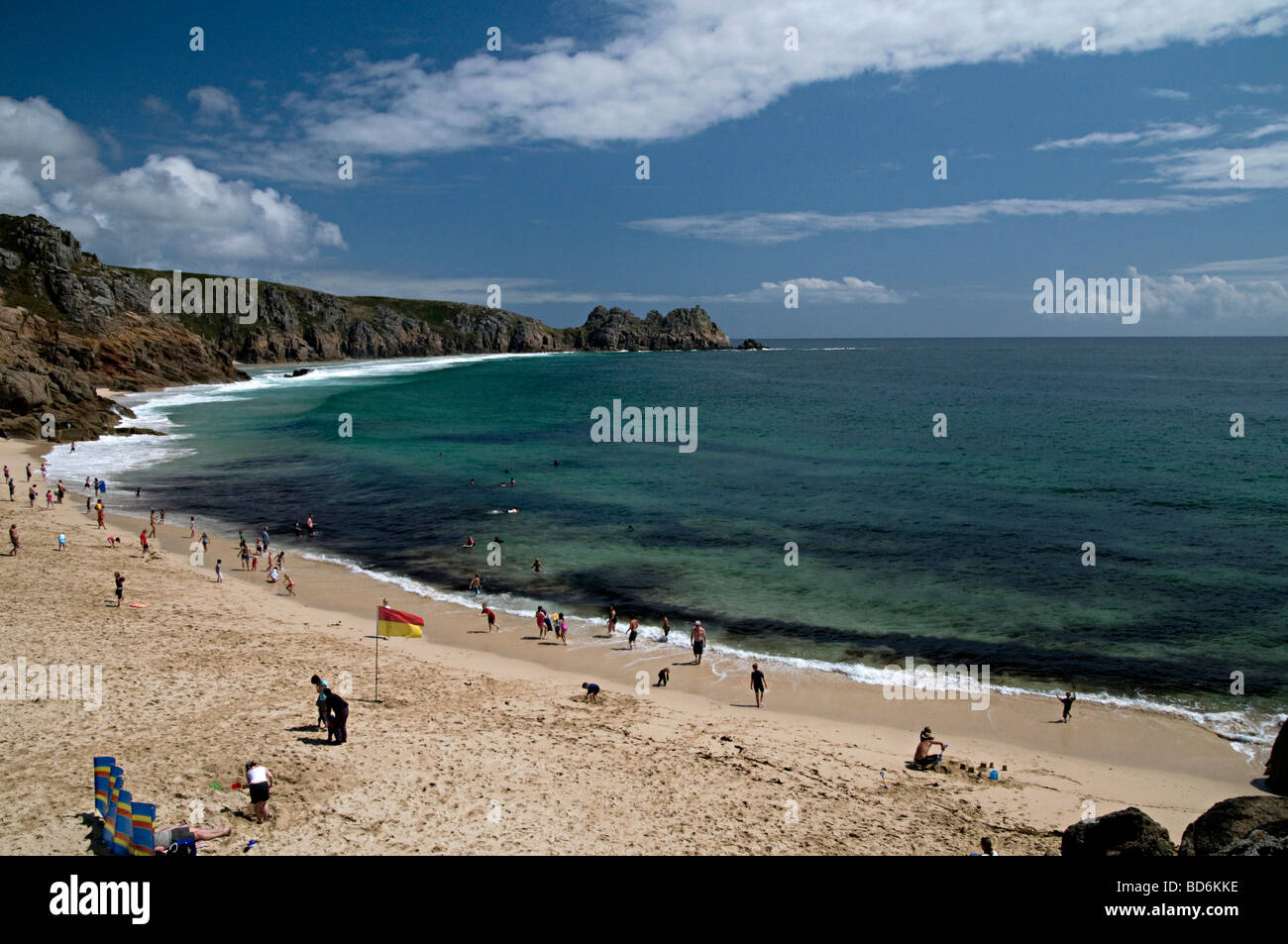Cornwall crowded beaches hi-res stock photography and images - Alamy