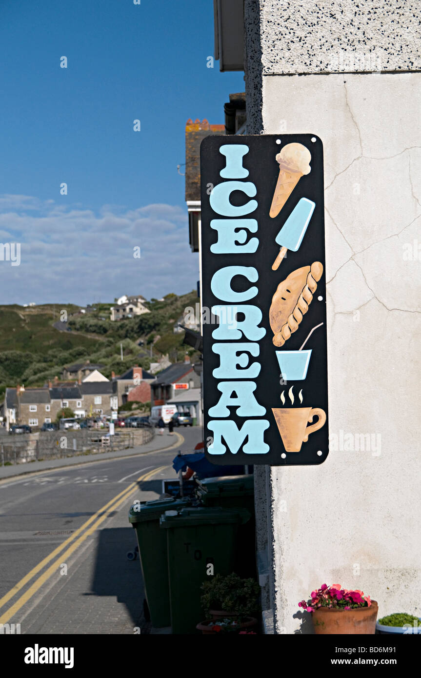 Ice cream sign flavours hi-res stock photography and images - Alamy