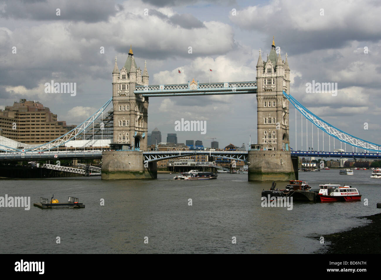 Thames gateway bridge hi-res stock photography and images - Alamy
