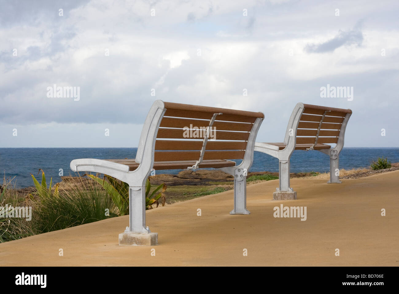 Bench overlooking cliff on hi-res stock photography and images - Alamy