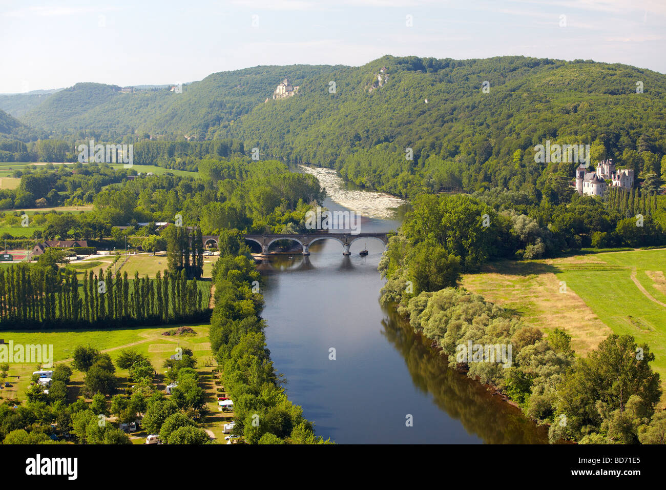 Dordogne river in Beynac-et-Cazenac, Dordogne, Aquitaine, France ...