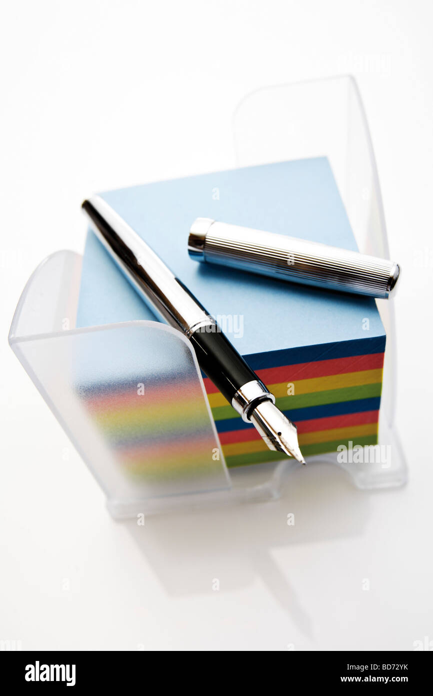Note block with fountain pen Stock Photo - Alamy