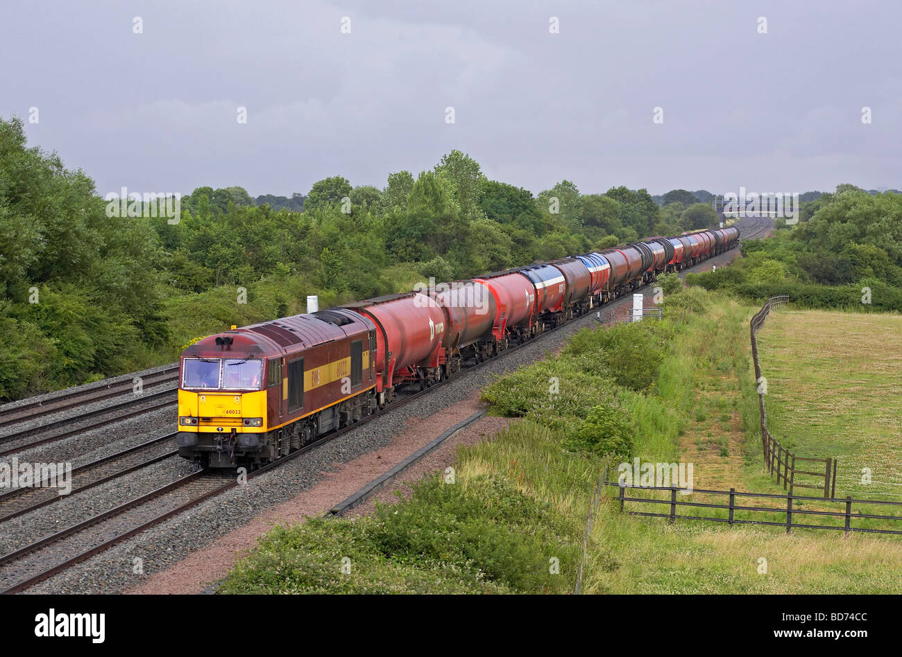 DBS 60022 passes Denchworth with 6B33 13 30 Theale Robeston empty Murco ...