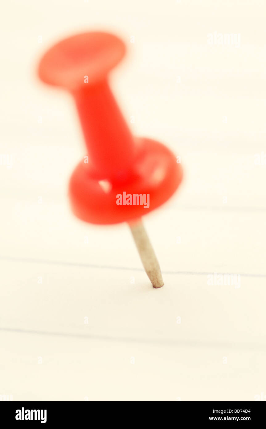 Red drawing pin hi-res stock photography and images - Alamy