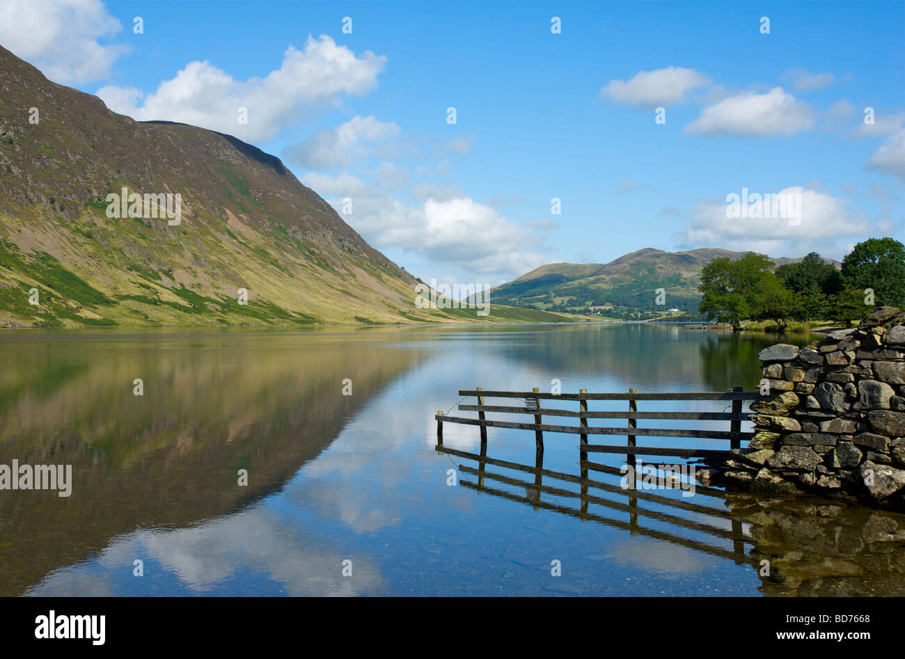 Crummock Water overlooked by Mellbreak, Lake District National Park ...