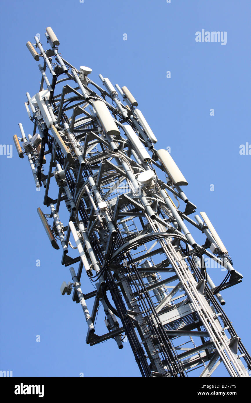 Telecommunications mast in u k city hi-res stock photography and images ...