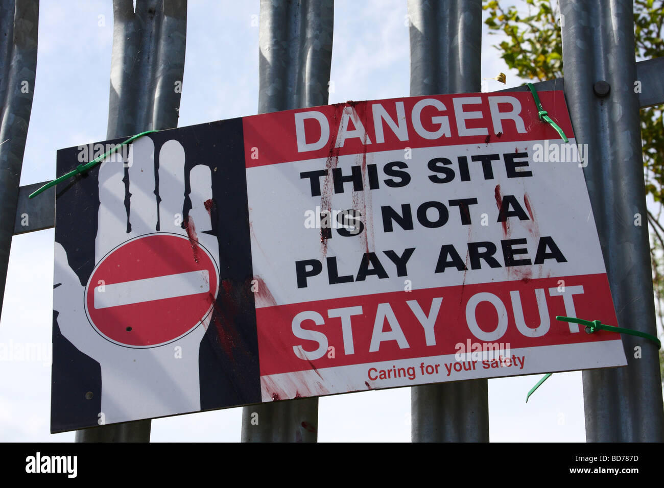 Health & Safety warning sign at a quarry in the U.K Stock Photo - Alamy