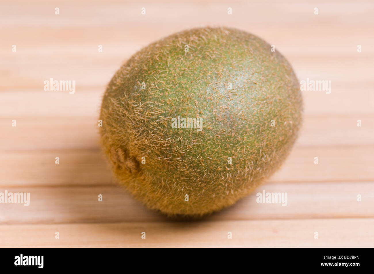One single kiwifruit Stock Photo - Alamy