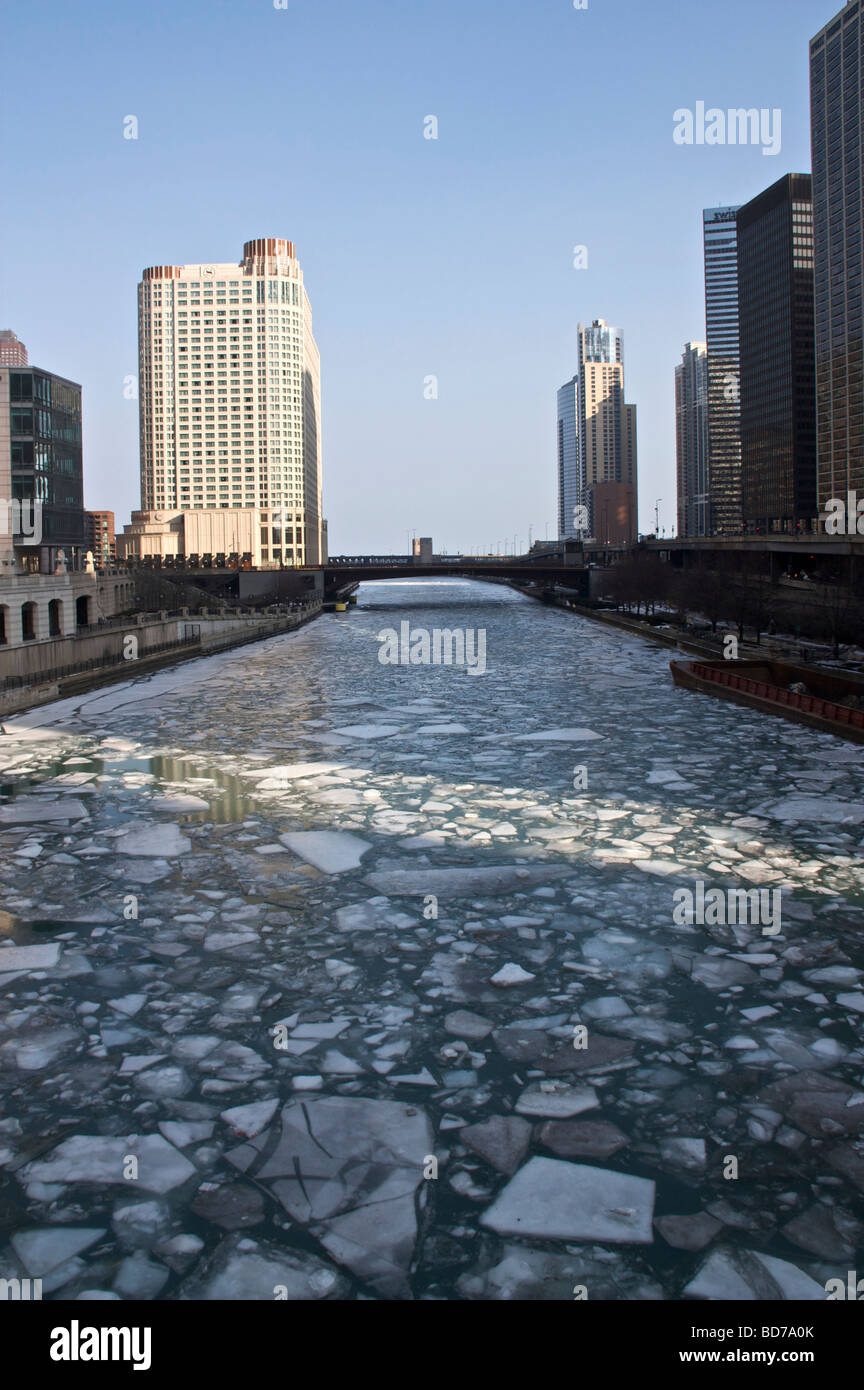 Chicago river winter hi-res stock photography and images - Alamy