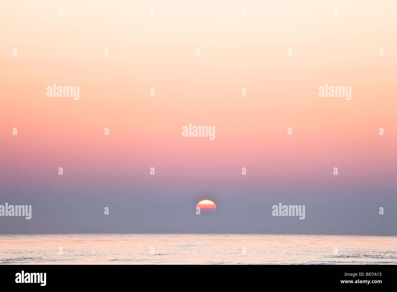 Calm still ocean hi-res stock photography and images - Alamy