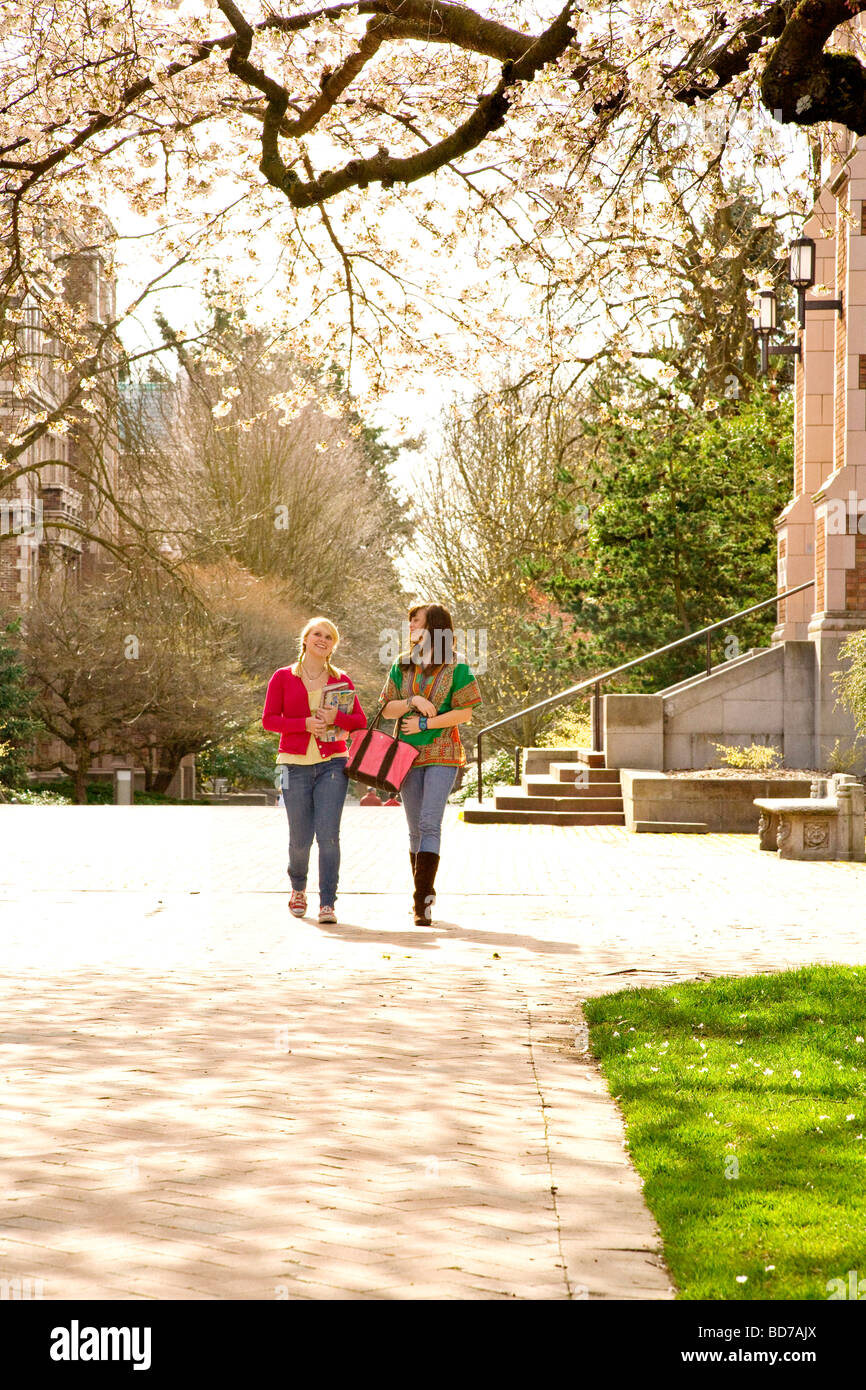 College girls walk on campus hi-res stock photography and images - Alamy