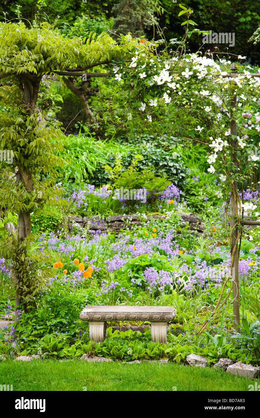 lush summer garden Pacific Northwest Stock Photo - Alamy