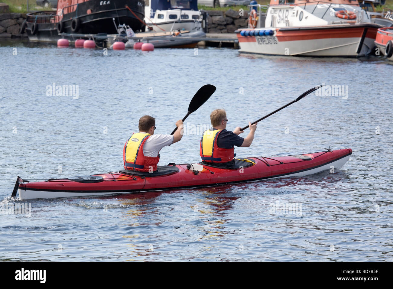 Men kayaking hi-res stock photography and images - Alamy