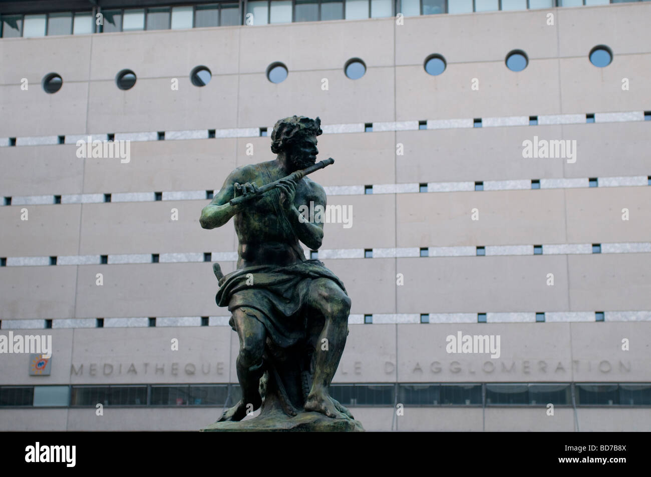 Antigone statue hi-res stock photography and images - Alamy