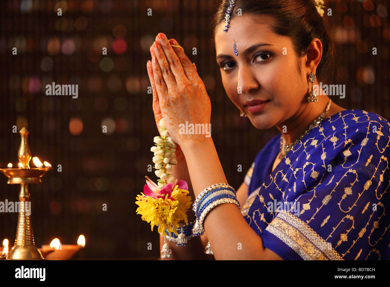 Women praying statue hindu hi-res stock photography and images - Alamy