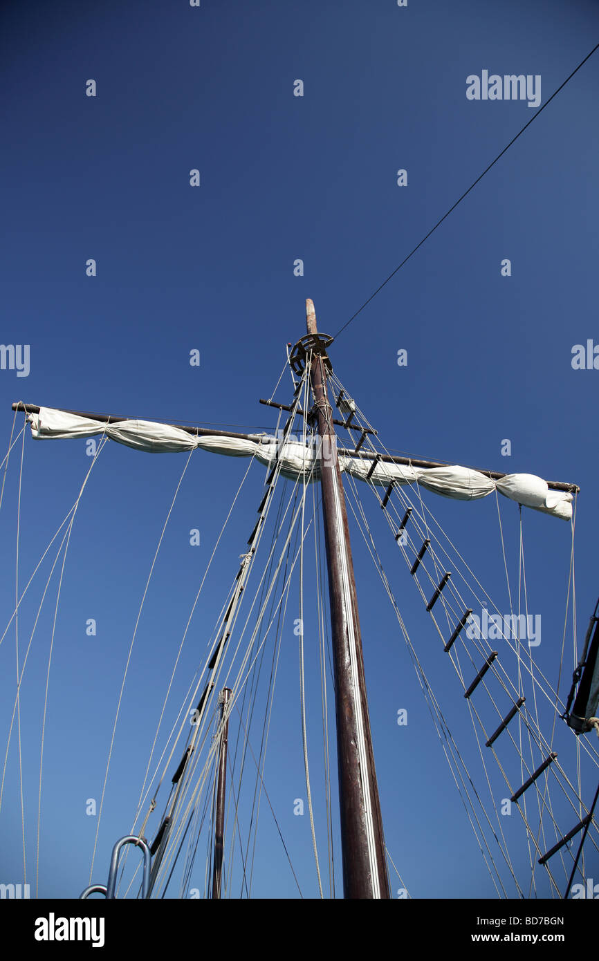 Mast of sailboat hi-res stock photography and images - Alamy