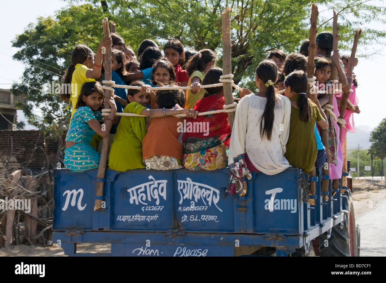 Overcrowded bus india hi-res stock photography and images - Alamy