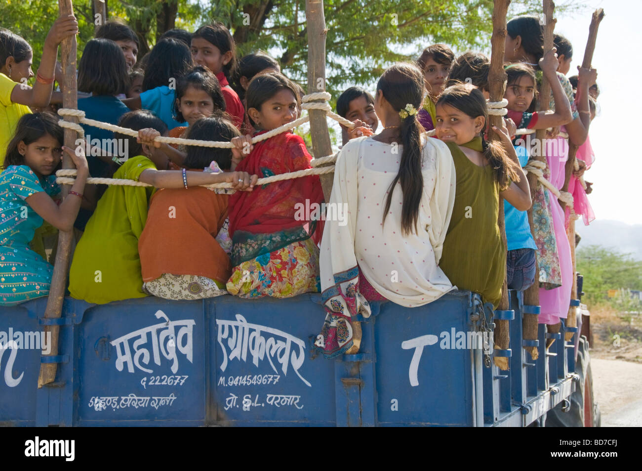 Overcrowded bus india hi-res stock photography and images - Alamy