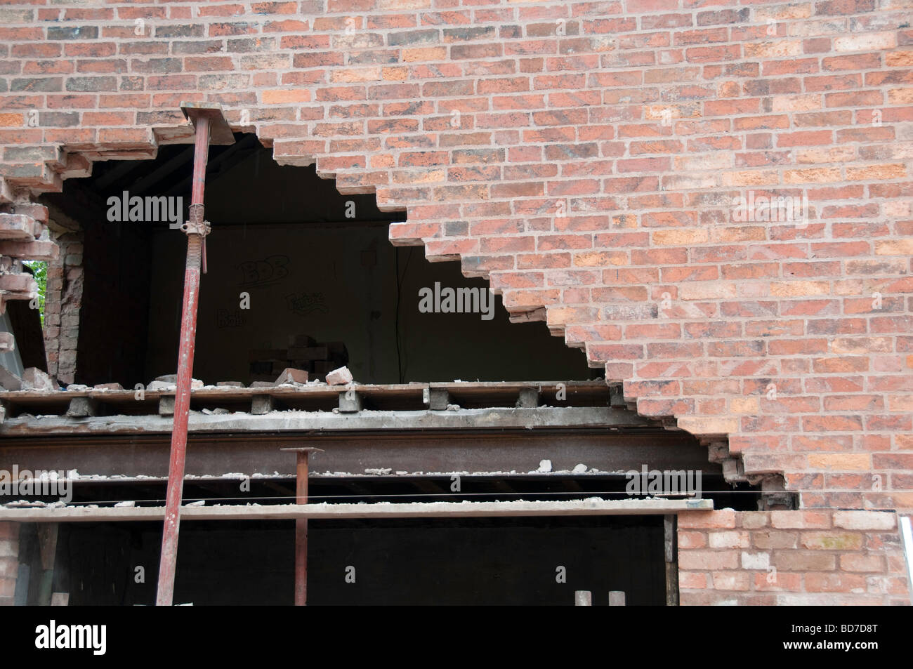 Supporting brickwork hi-res stock photography and images - Alamy