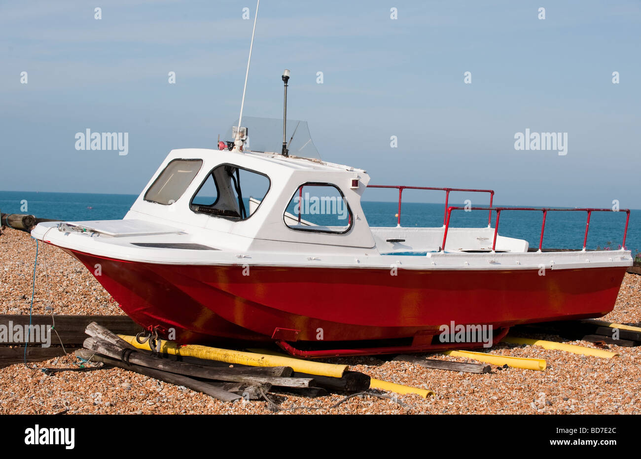 Small boat pulled onshore at Walmer Beach, Kent Stock Photo - Alamy
