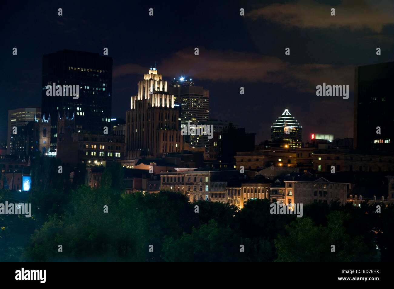 Montreal skyline at night hi-res stock photography and images - Alamy
