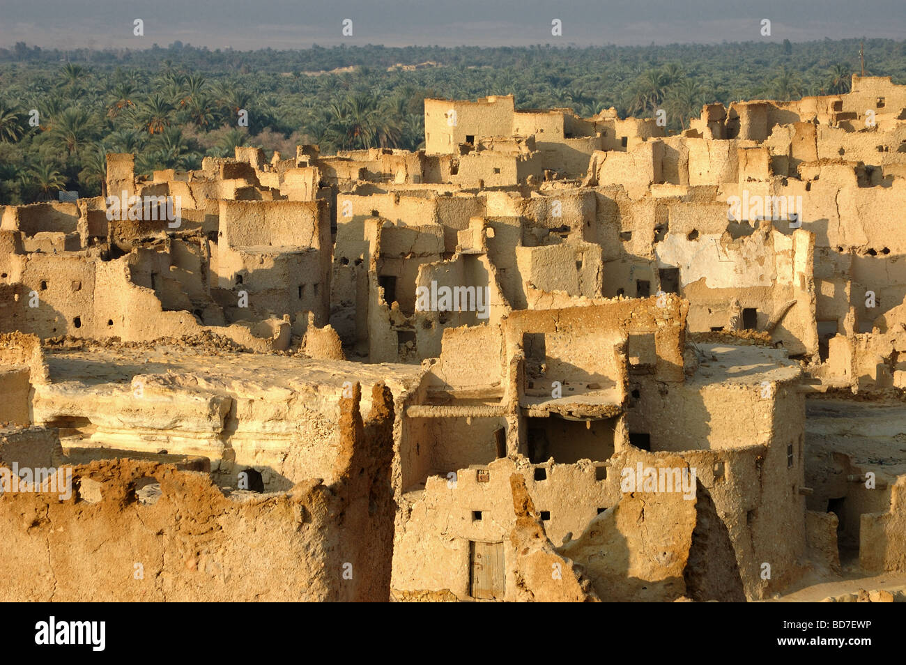 Ancient egypt mud brick houses hi-res stock photography and images - Alamy