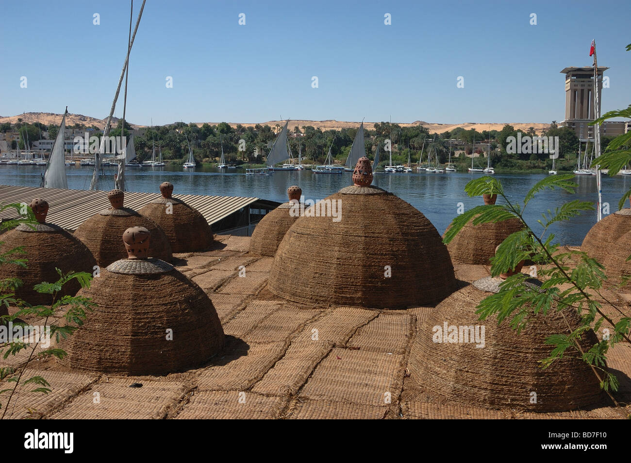 Vault sail hi-res stock photography and images - Alamy