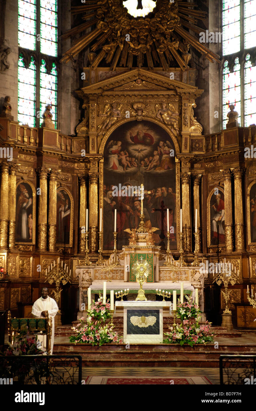 Golden altar in unesco world heritage site hi-res stock photography and ...